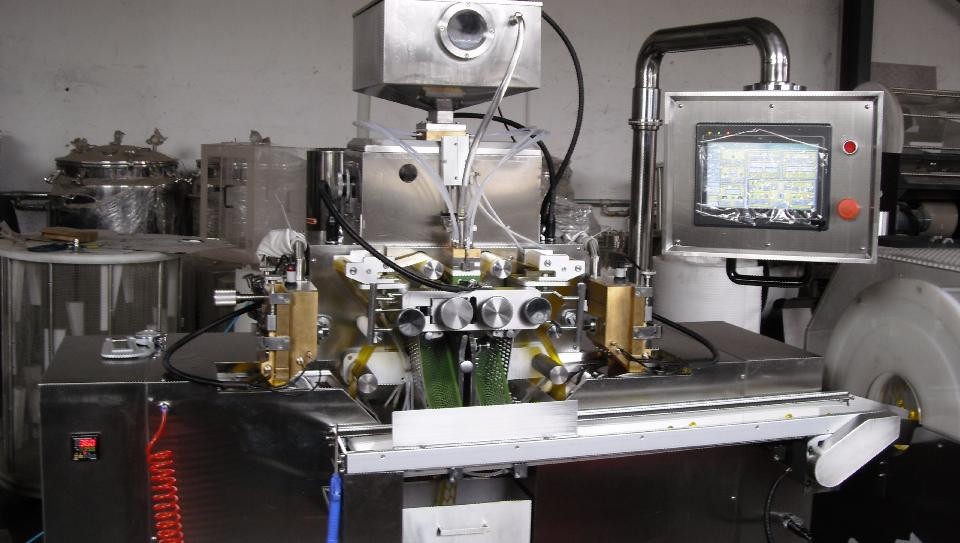 Vegan Soft Capsule Pharmaceutical Machinery For Fish Oil , Vitamin E ...