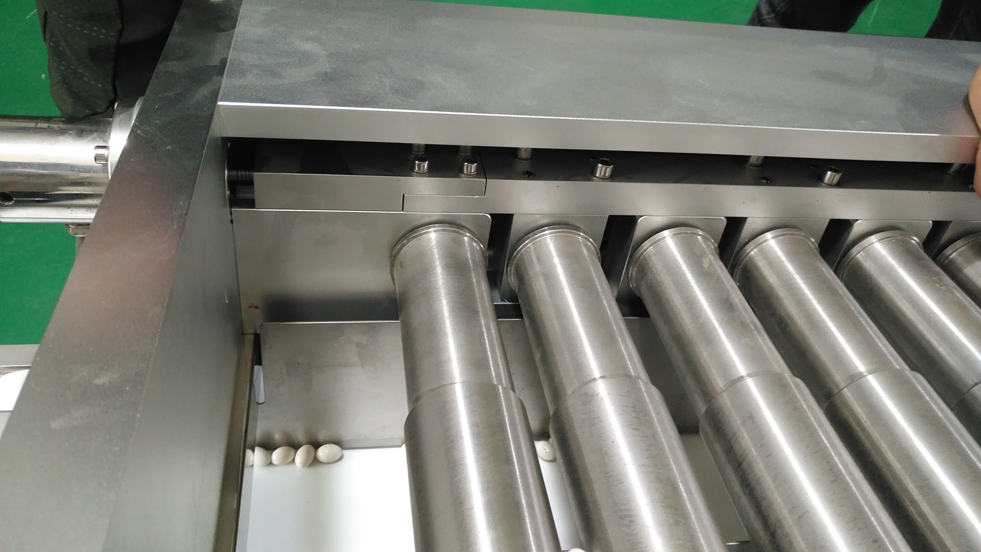 Adjustable Roller Size Shape Capsule Sorting Machine Capacity 300000 ...