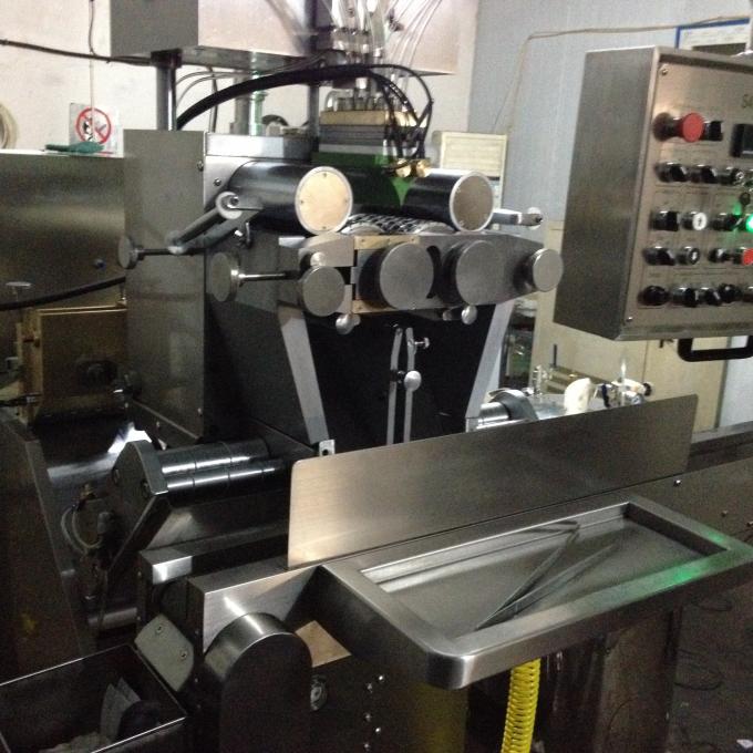S406 Softgel Encapsulating Machine With Ground Automatic Feeding